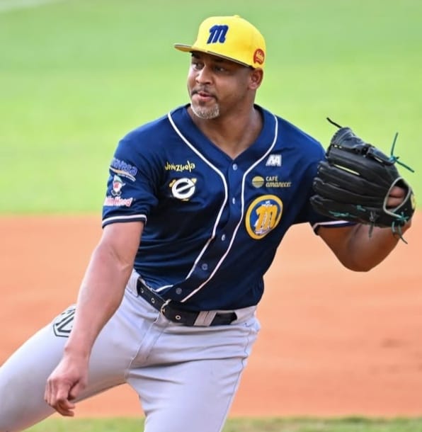 CRISTOFER OGANDO GANÓ CON NAVEGANTES Y MARIO MEZA SE ANOTÓ EL HOLD CON ...